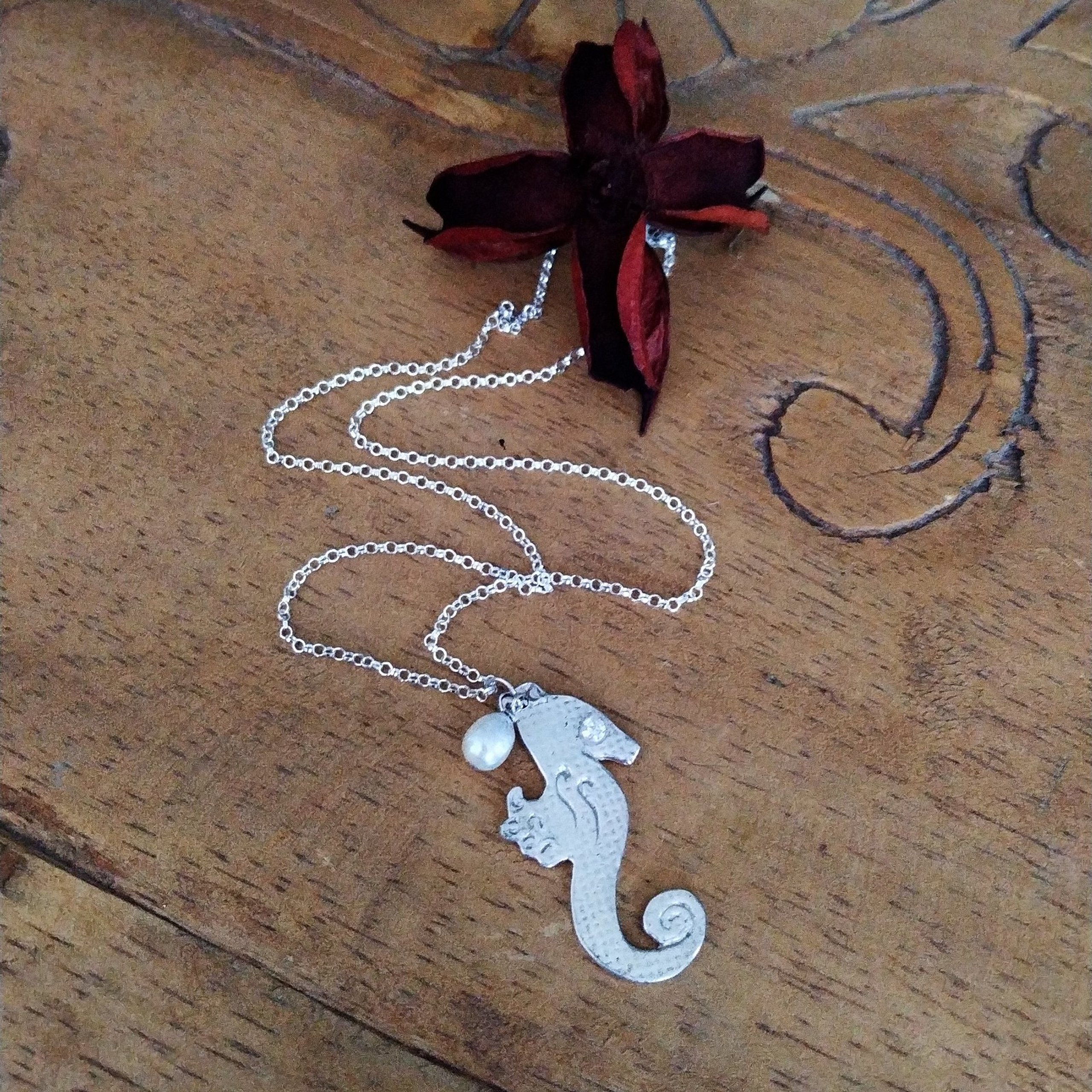 Silver Seahorse Pendant